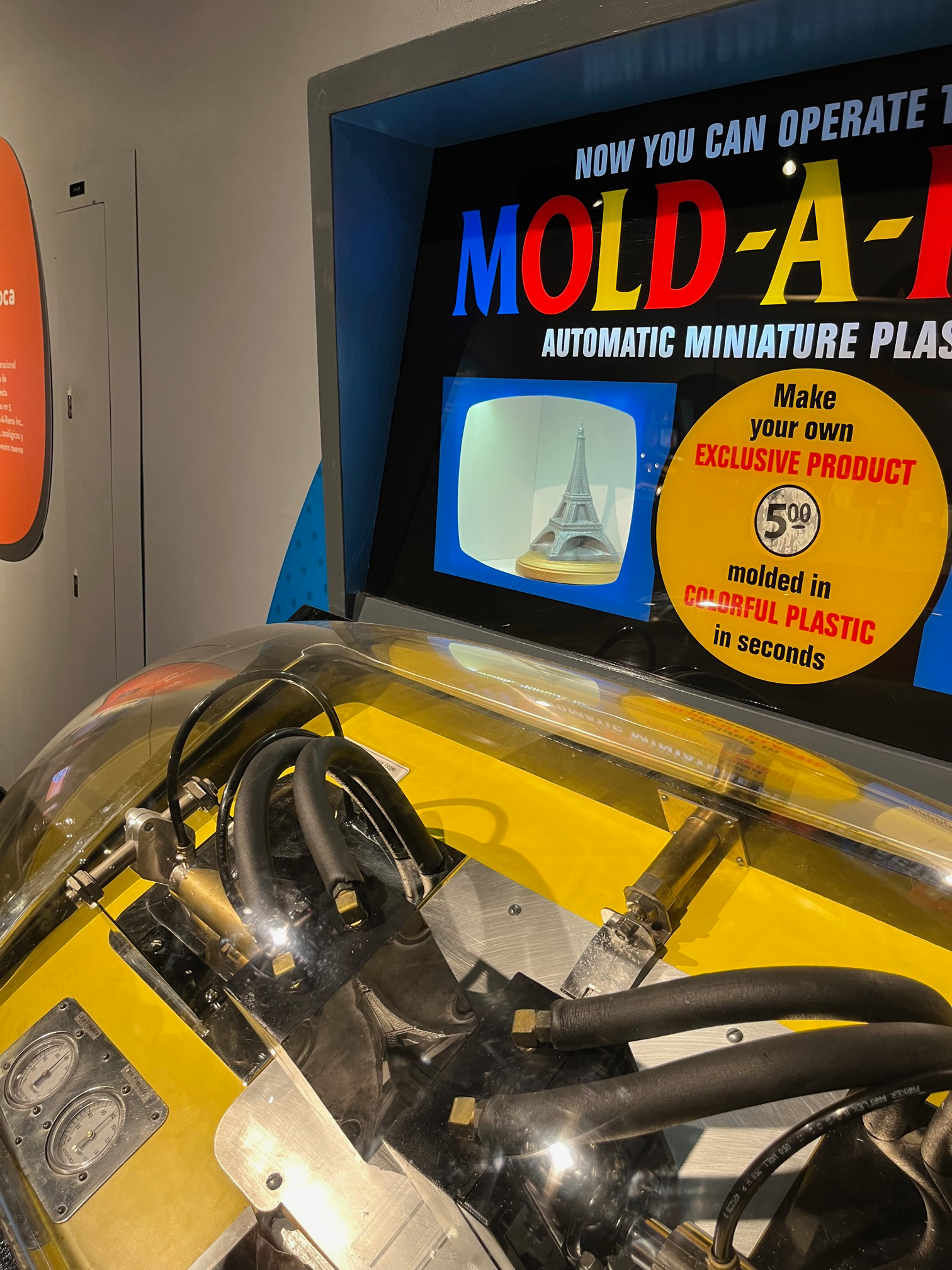 Meet the Mold-A-Rama machine, 3D printing’s older, kitschy cousin ...